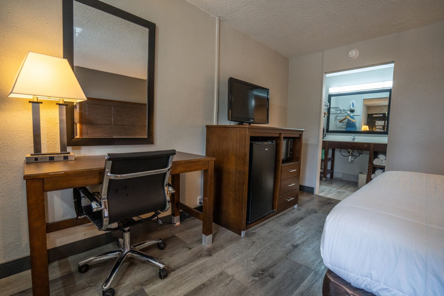 Corporate Lodging Hotels, Reserve and Book with CHS